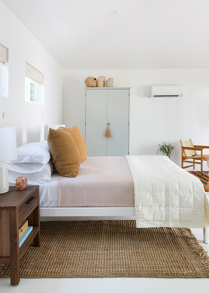 Chanel Dror's Coastal Guest House - Room & Board